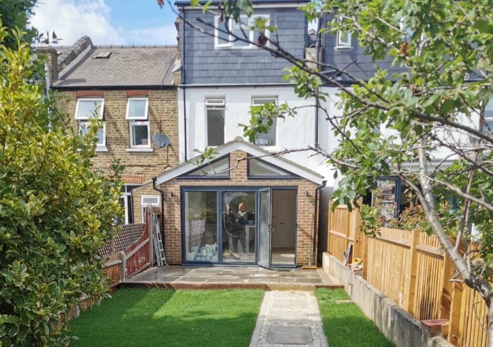 Neighbour Boundaries: How Close Can I Build Extensions ? | KT5 Construction